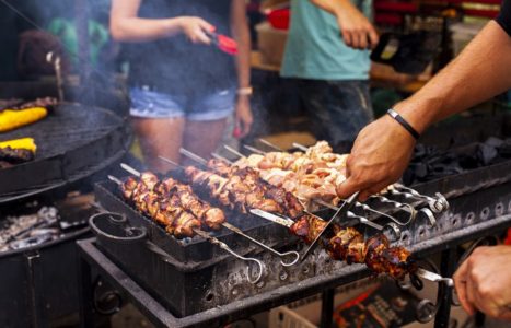Tipos de espeto para churrasco: 4 dicas para escolher a melhor opção